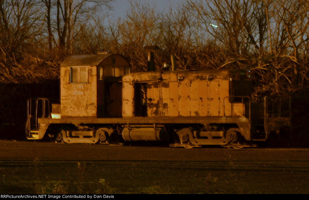 LTSX SW1 8564 awaiting scrap